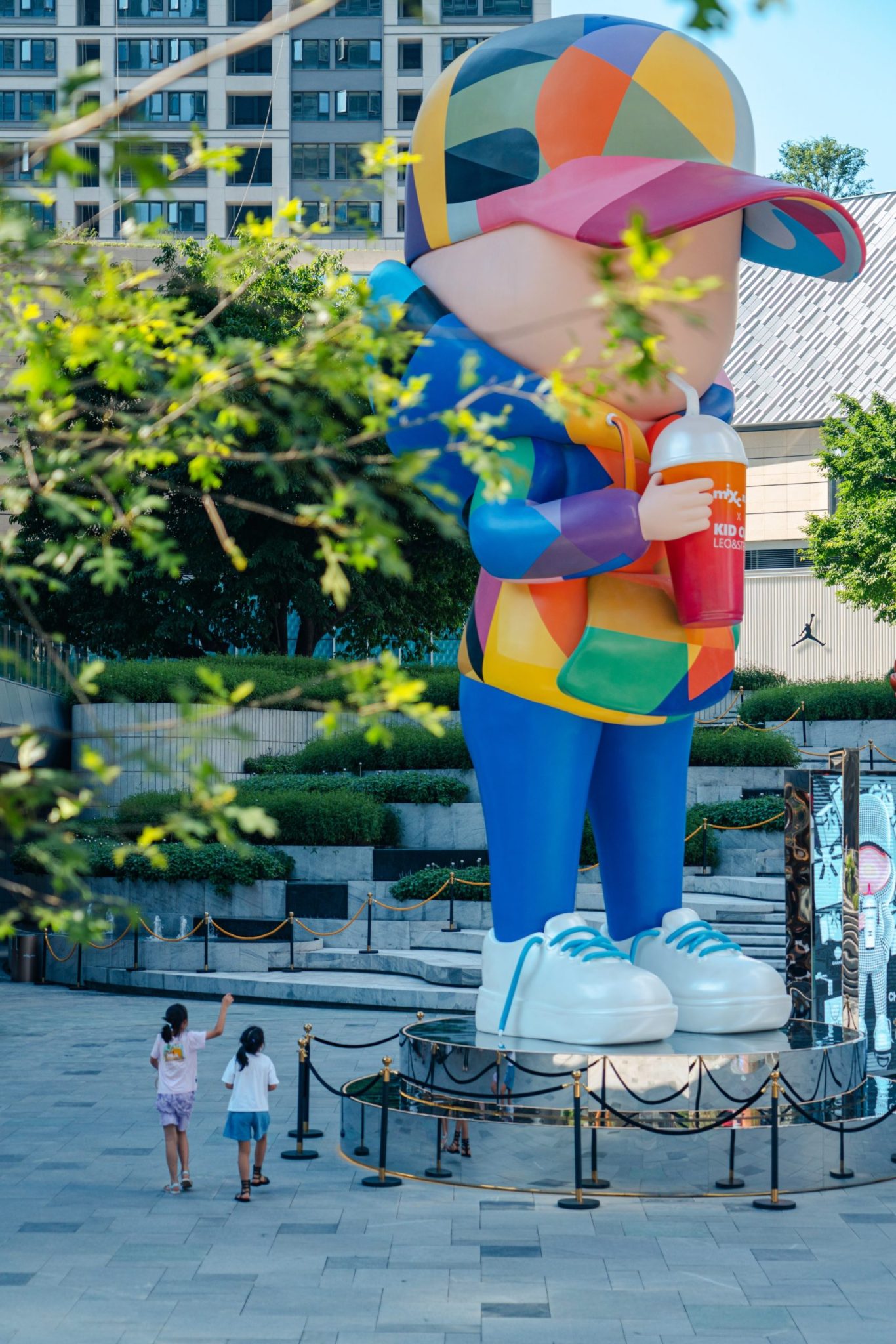 重庆万象城二期：山城溶溶，万象榕容 / PLAND博度景观设计 – mooool木藕设计网