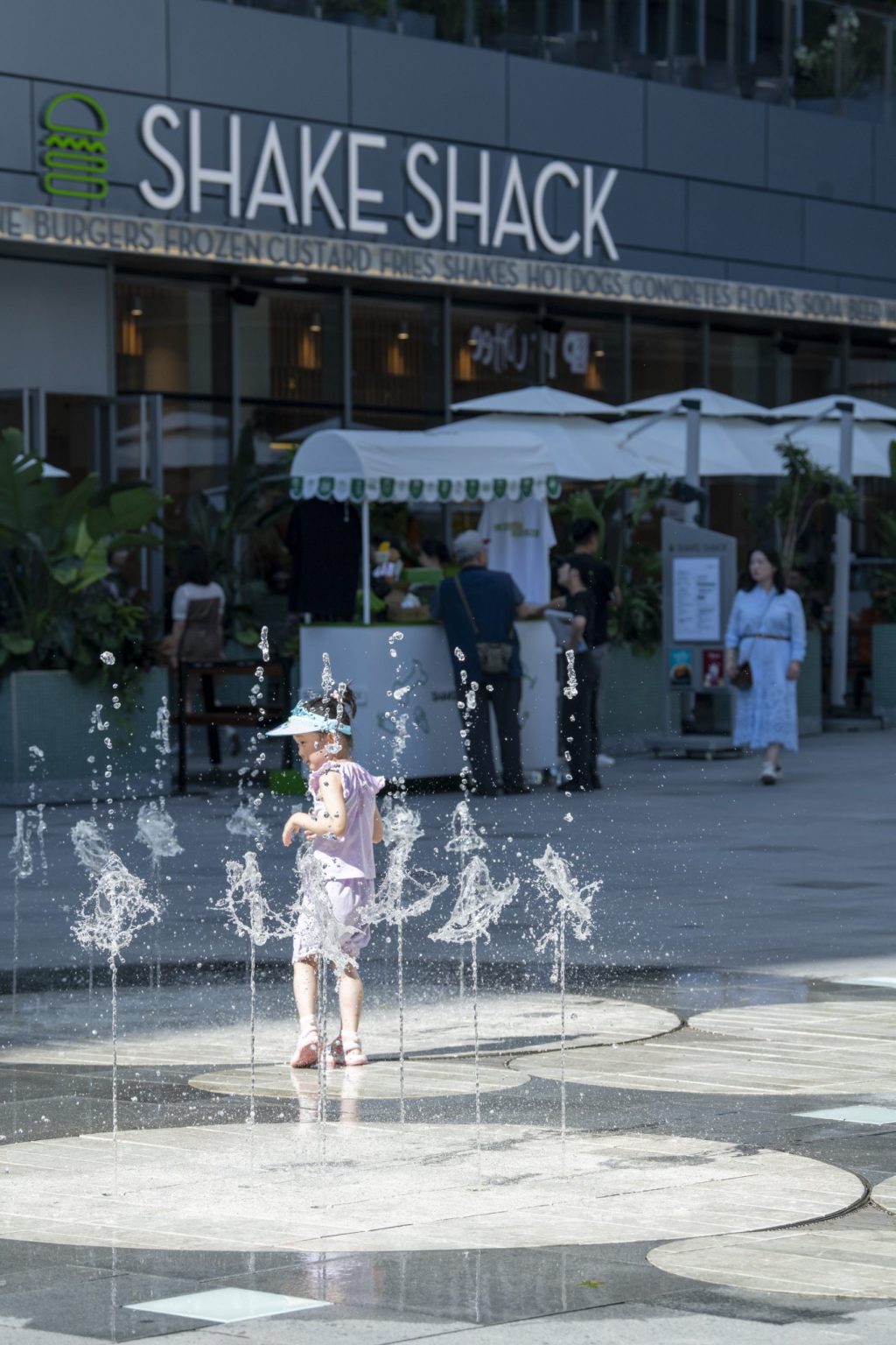 重庆万象城二期：山城溶溶，万象榕容 / PLAND博度景观设计 – mooool木藕设计网