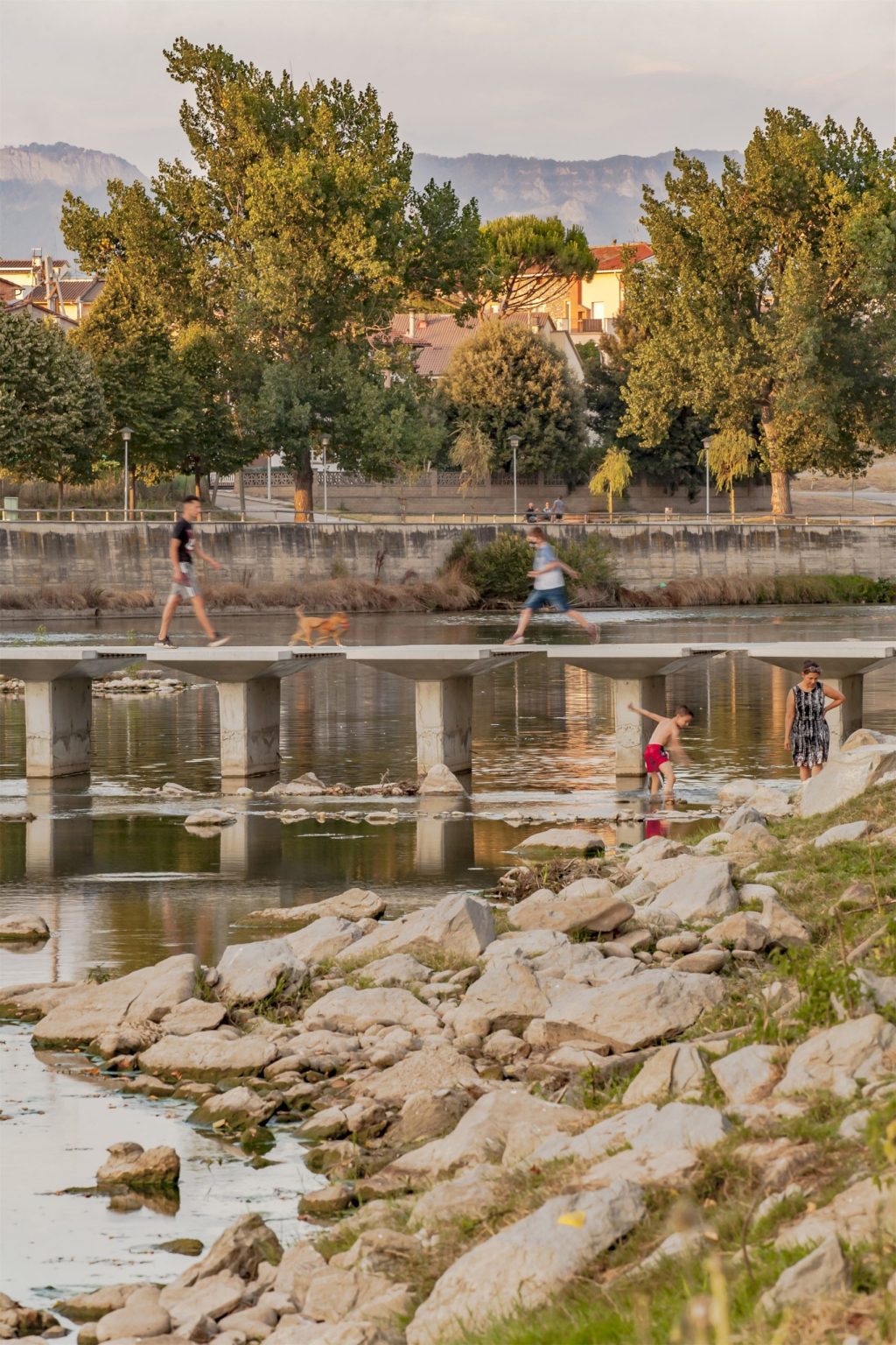 “Pasallis”: Floodable Bridge For Pedestrians Over The River Ter In ...