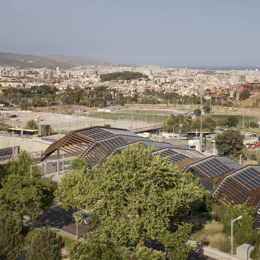 Green coverage of the Ronda de Dalt in Barcelona by Batlleiroig – mooool