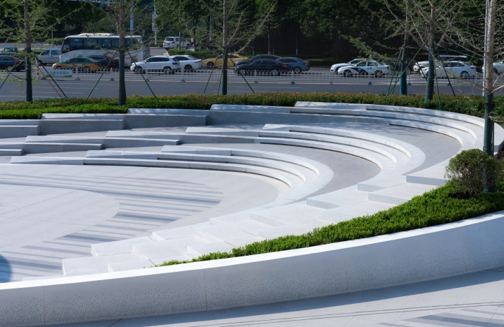 A multi-dimensional cohesive square in Weifang by HID – mooool