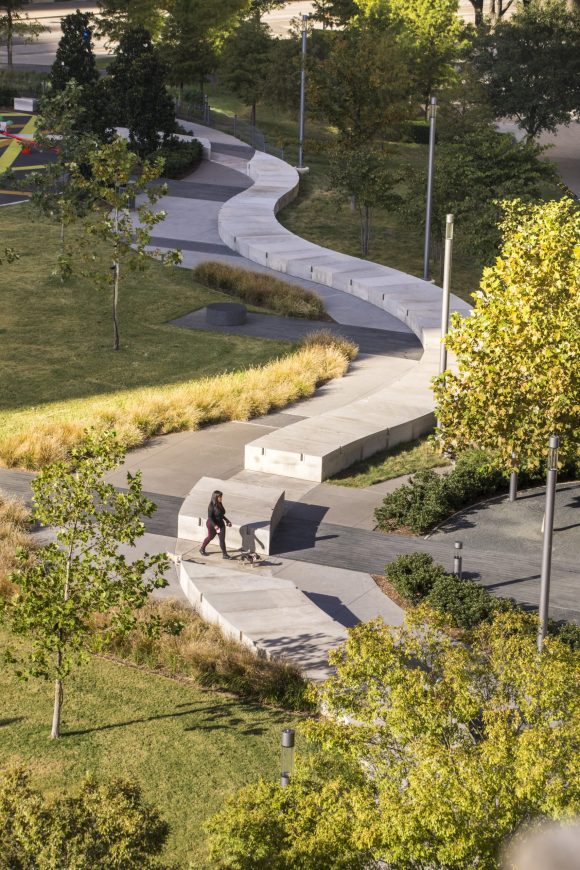 城市闲置空间的华丽转身 | 达拉斯市中心最新的城市绿洲：太平洋广场 / SWA Group – mooool木藕设计网