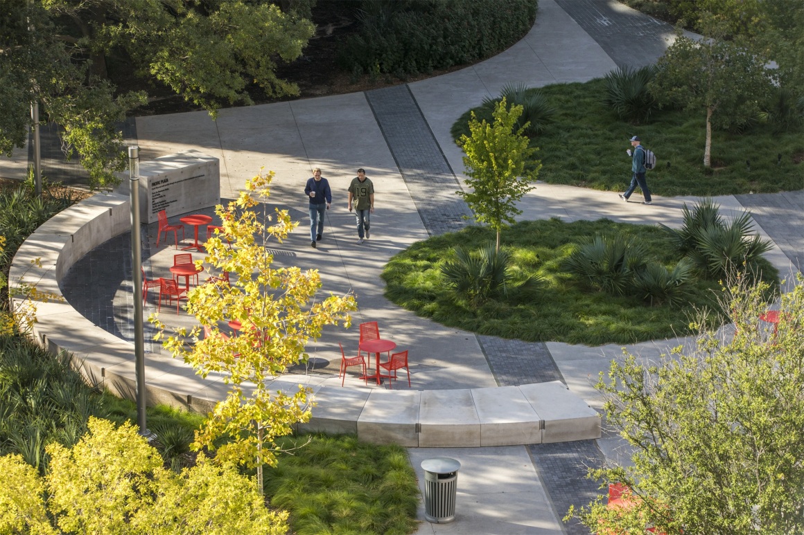 城市闲置空间的华丽转身 | 达拉斯市中心最新的城市绿洲：太平洋广场 / SWA Group – mooool木藕设计网