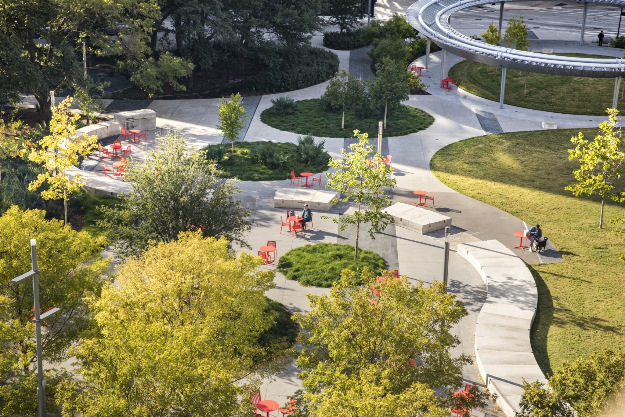 城市闲置空间的华丽转身 | 达拉斯市中心最新的城市绿洲：太平洋广场 / SWA Group – mooool木藕设计网