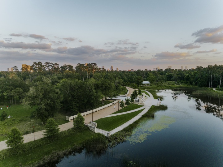 Memorial Park Land Bridge & Prairie by Nelson Byrd WoltzLandscape ...