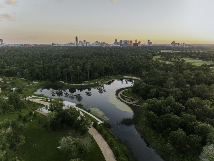 Memorial Park Land Bridge & Prairie by Nelson Byrd WoltzLandscape ...