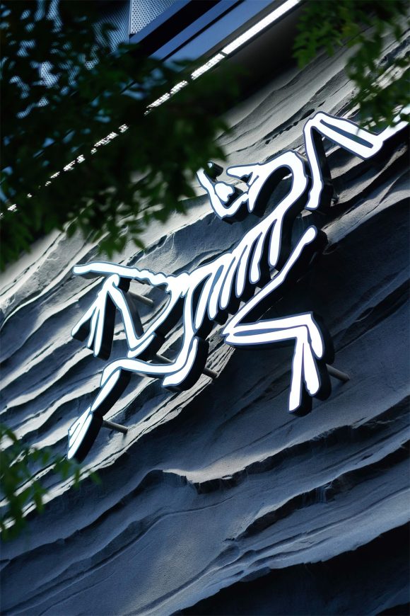 致敬温哥华文化脉络，始祖鸟全新地标店落地北京！ / 尚洋艺术 – mooool木藕设计网