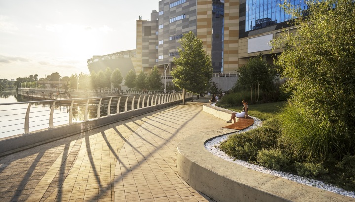 基辅河畔购物中心堤岸空间翻新设计 / Ldesign landscape architectural company – mooool木藕设计网