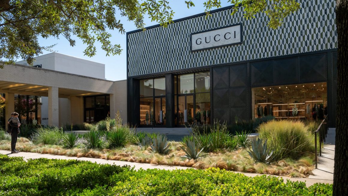 Gucci 旗舰店花园 / Nomad Studio – mooool木藕设计网