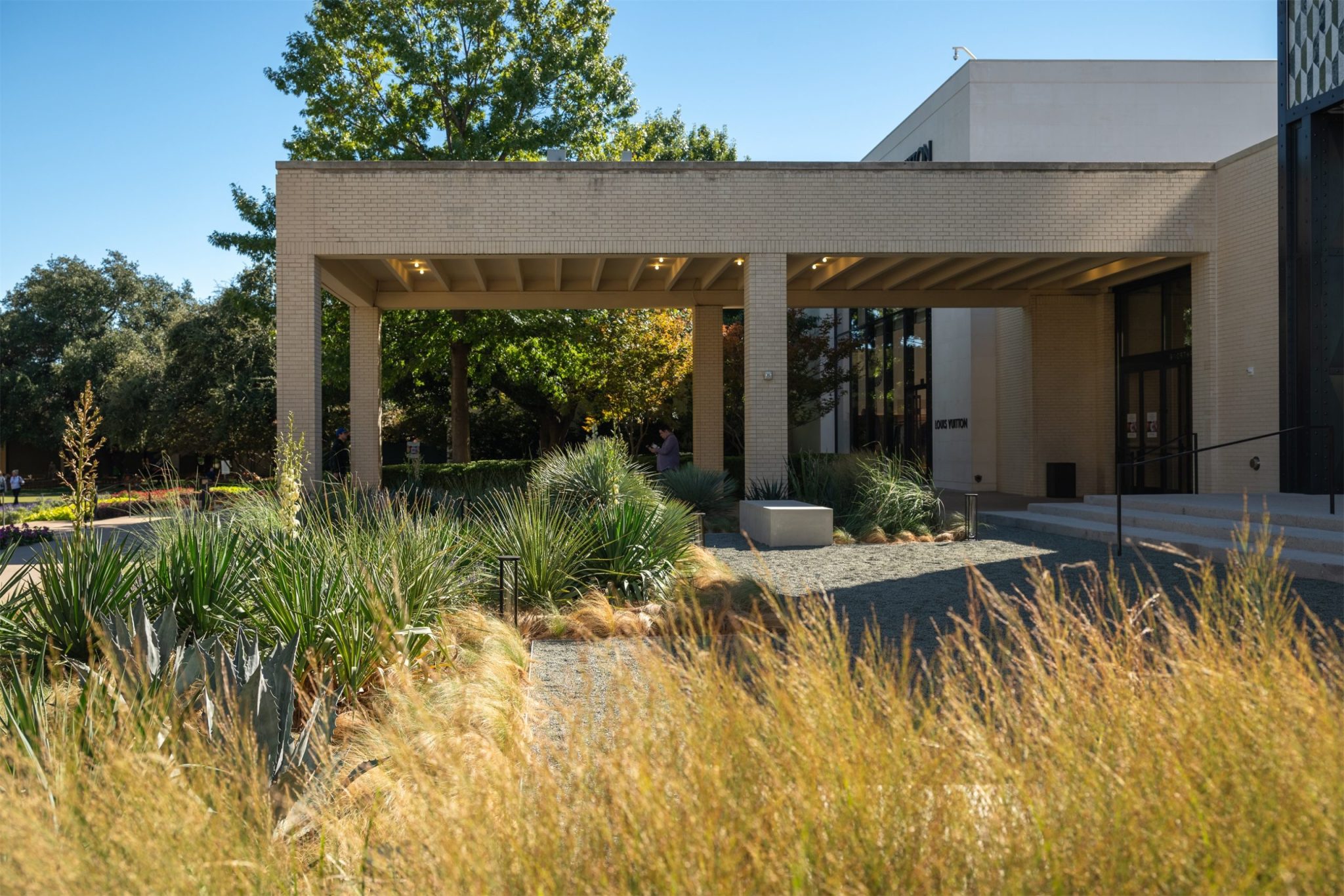 Gucci 旗舰店花园 / Nomad Studio – mooool木藕设计网