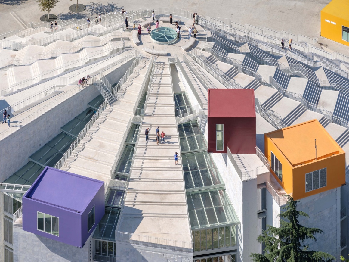 阿尔巴尼亚首都地标建筑改造，地拉那金字塔变身新型文化中心 / MVRDV – mooool木藕设计网