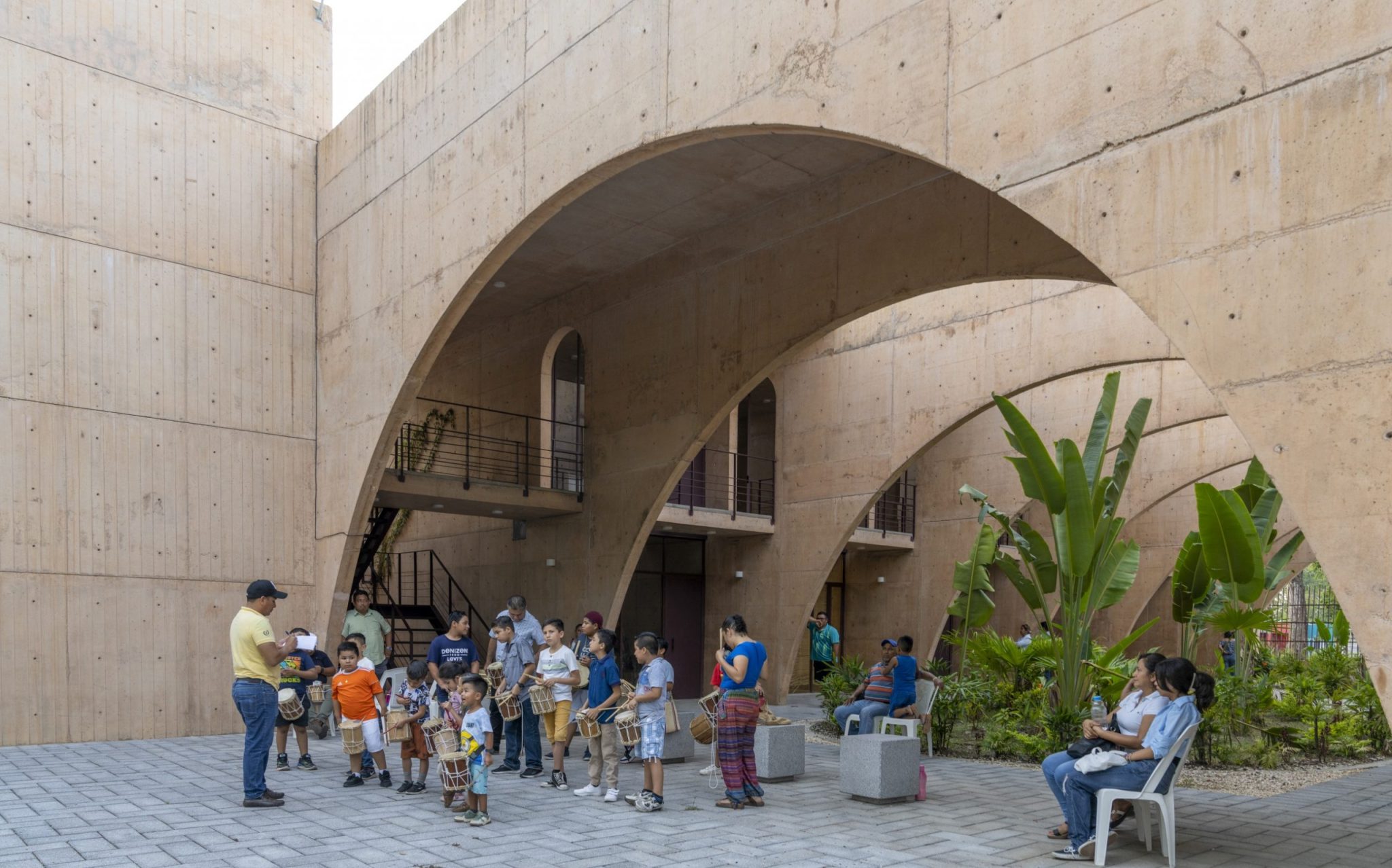 公共文化休闲空间 | 墨西哥 · 社区发展中心 / Centro de Colaboración Arquitectónica ...