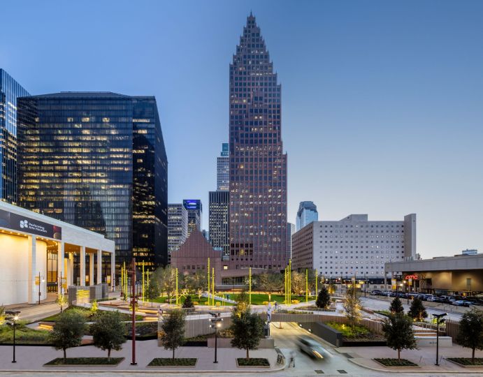 Lynn Wyatt表演艺术广场 / RIOS – mooool木藕设计网