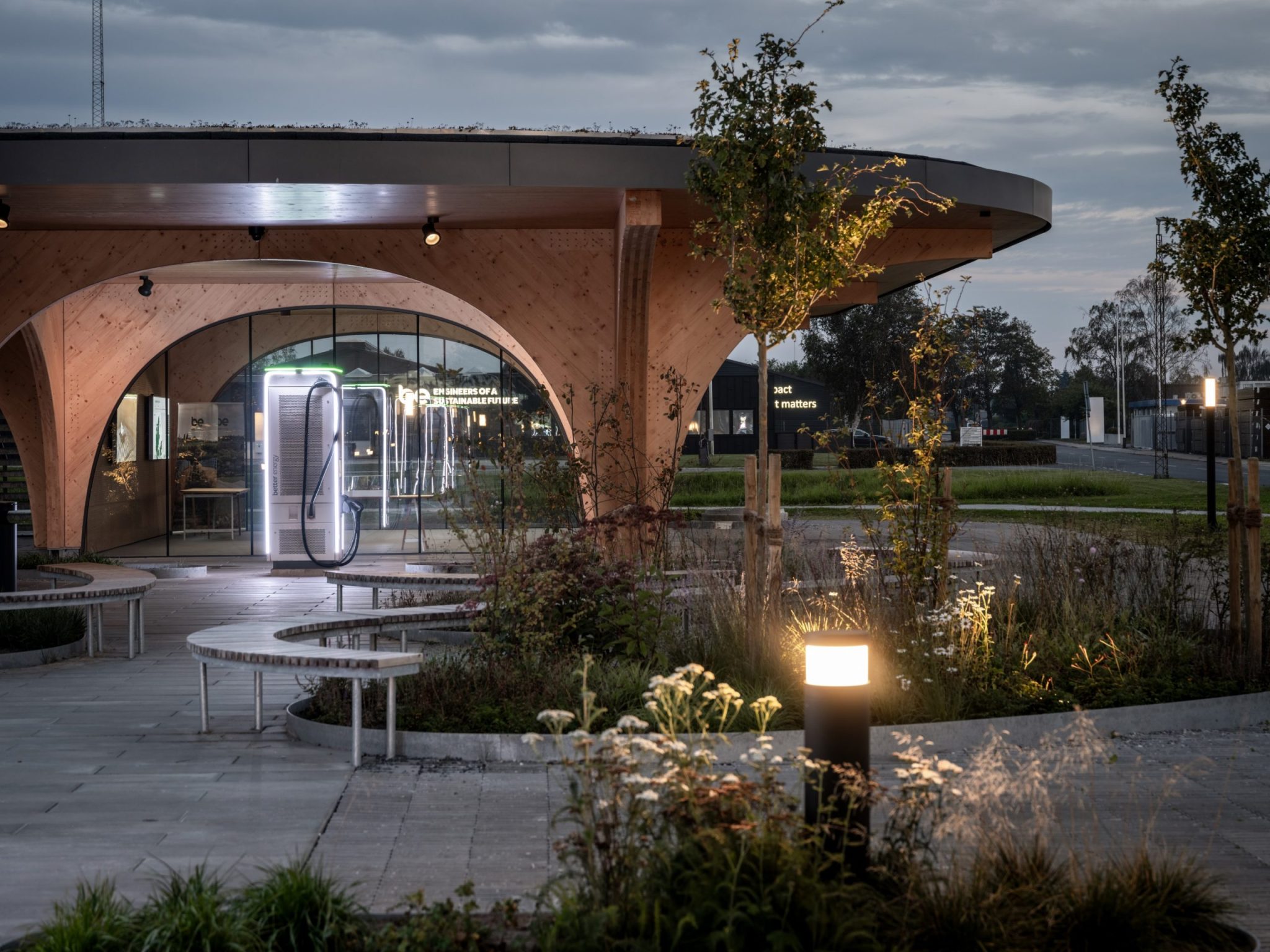 丹麦新能源汽车充电公园 / EFFEKT – mooool木藕设计网