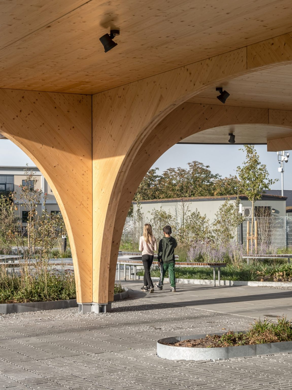 丹麦新能源汽车充电公园 / EFFEKT – mooool木藕设计网