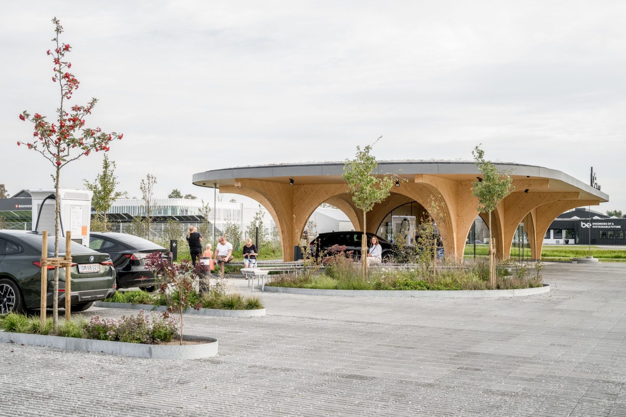 丹麦新能源汽车充电公园 / EFFEKT – mooool木藕设计网