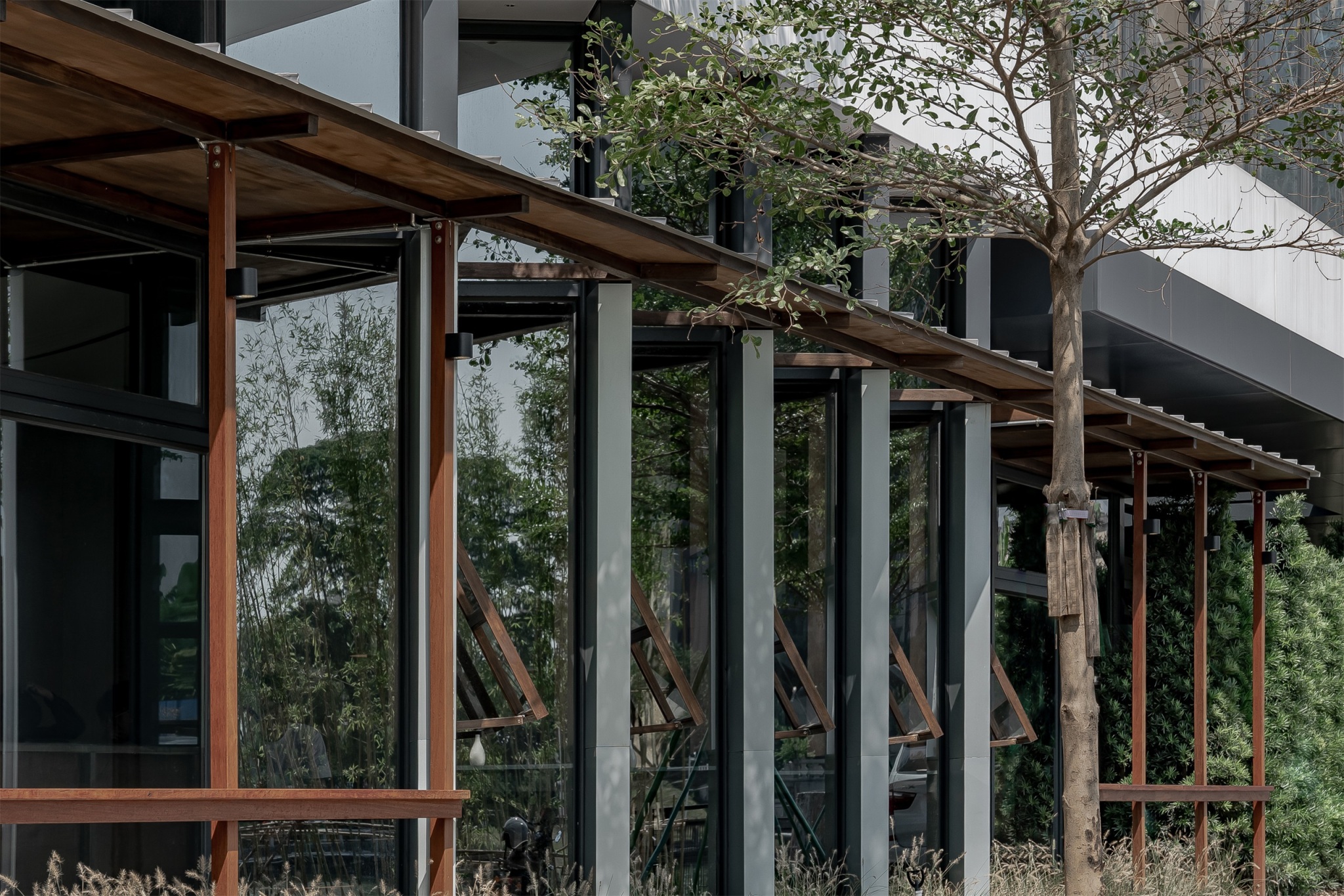 Wooden pavilion by the river- FEI PATISSERIE（ Lunjiao,Shunde ）by NEME ...