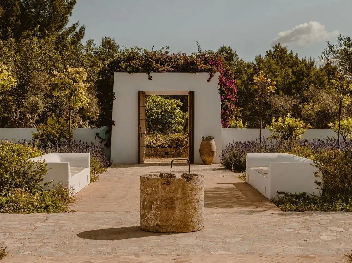New and old, romantic and eternal | Ibiza Interiors – mooool