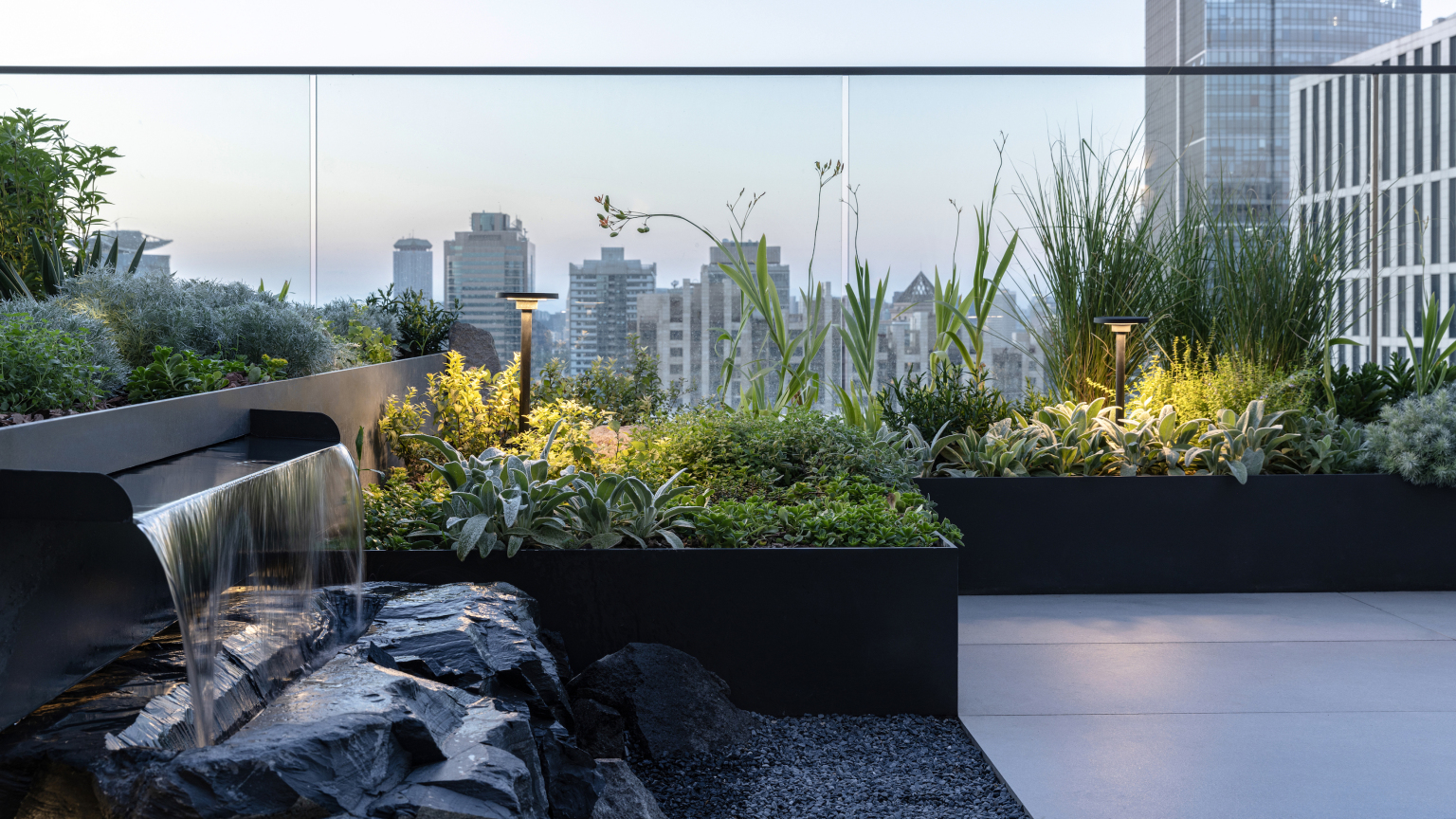 北京CBD屋顶花园设计 / 北京甲南园林设计事务所 – mooool木藕设计网