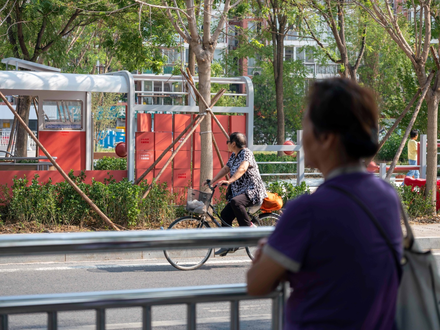 老北京巴士· 昌平街头的公交车主题公共儿童空间 / 喜随设计 – mooool木藕设计网