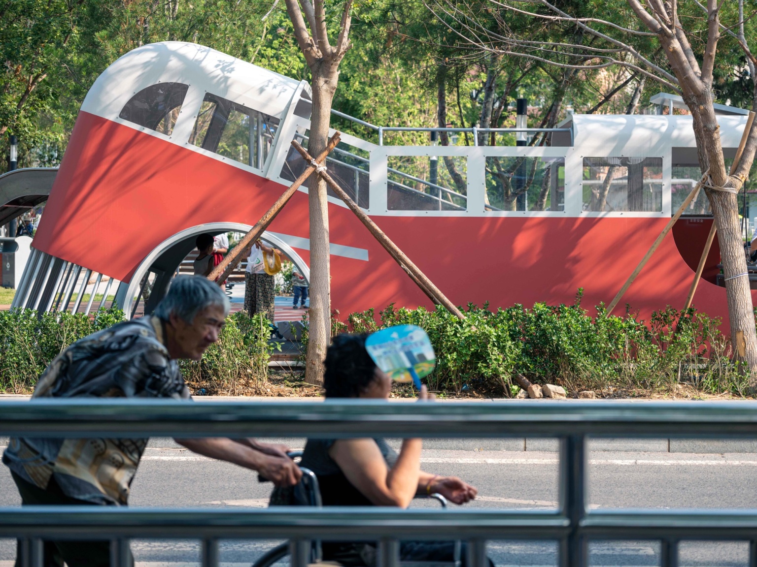 老北京巴士· 昌平街头的公交车主题公共儿童空间 / 喜随设计 – mooool木藕设计网