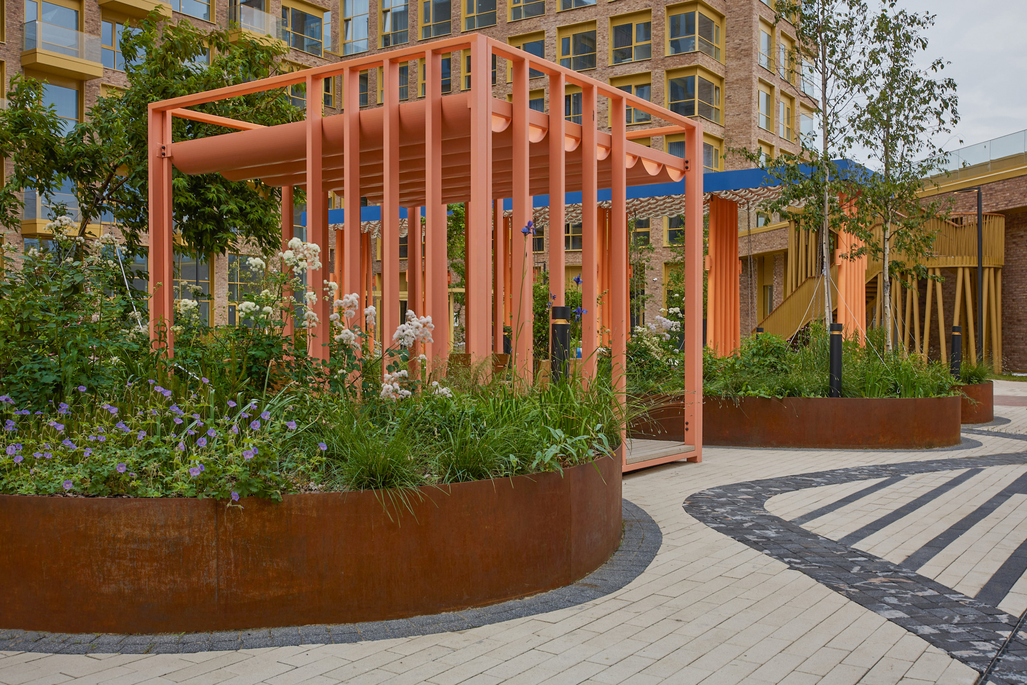 Courtyard of WOW Residential Complex by VESCH! – mooool